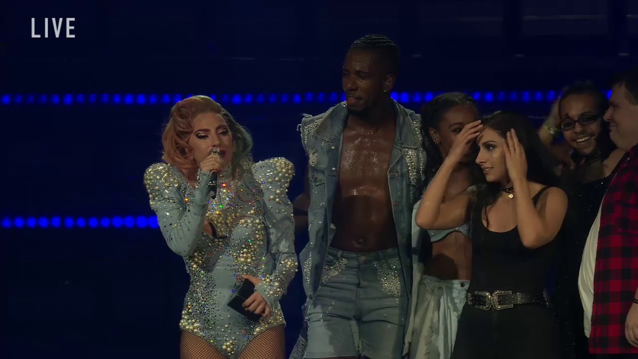Lady Gaga Ama Performance