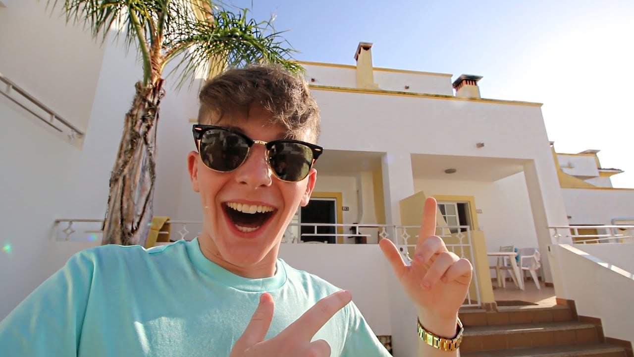 *INSANE* HOLIDAY HOUSE TOUR! - YouTube