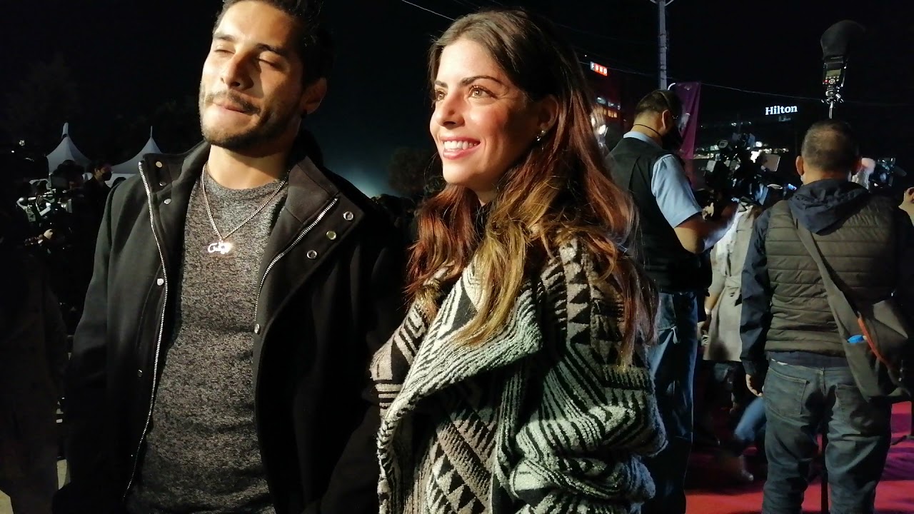 Alex Perea presenta a su novia en sociedad - YouTube