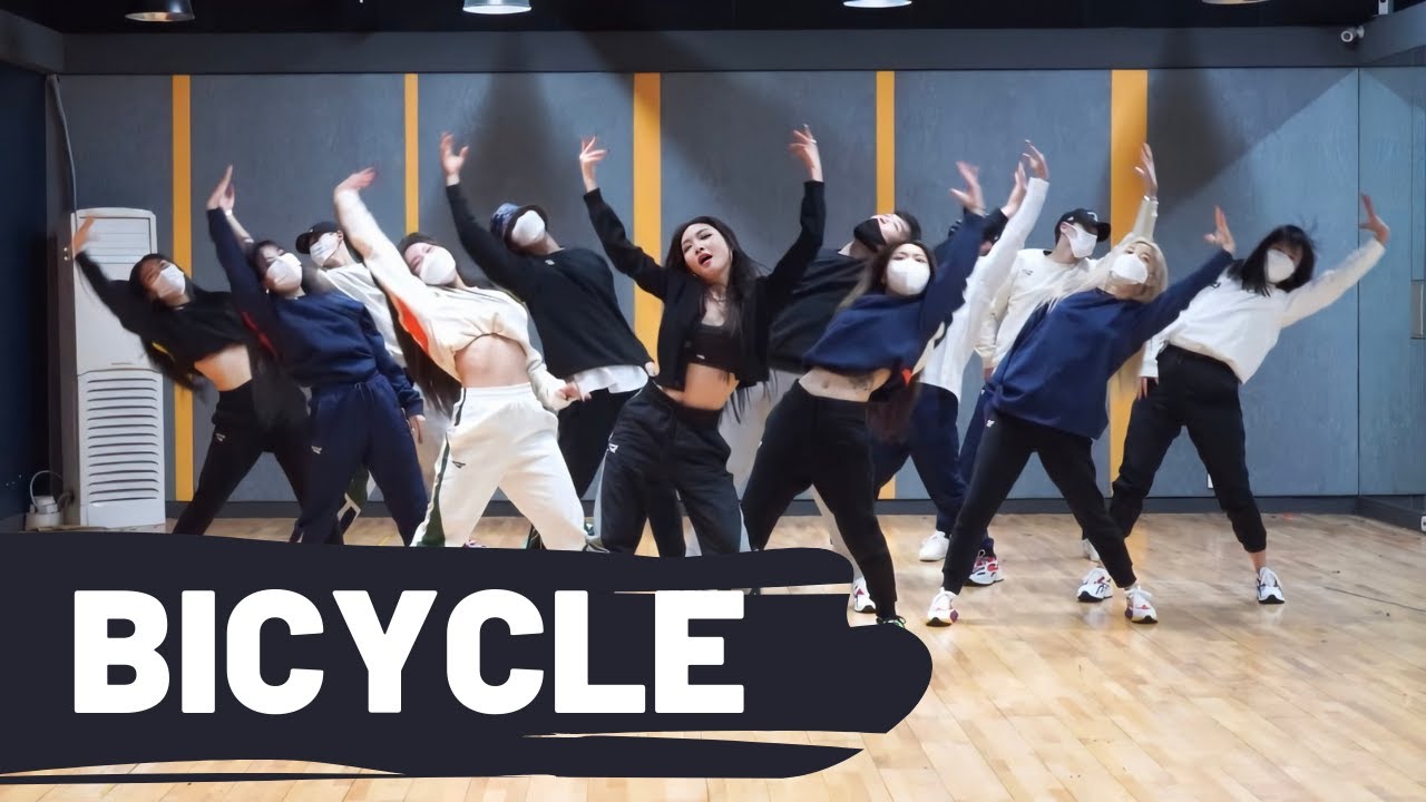 chung ha - 'bicycle (dance break)' dance practice mirrored - YouTube