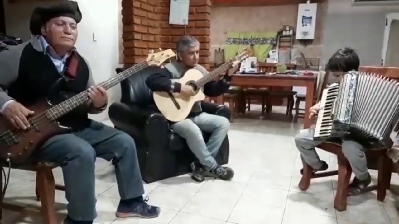 Valentín Avila y Su Conjunto- El Gato Moro - YouTube