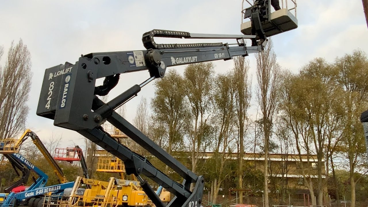 Köp Vikbomslift Lionlift GS 1811 larvdriven på Klaravik - YouTube