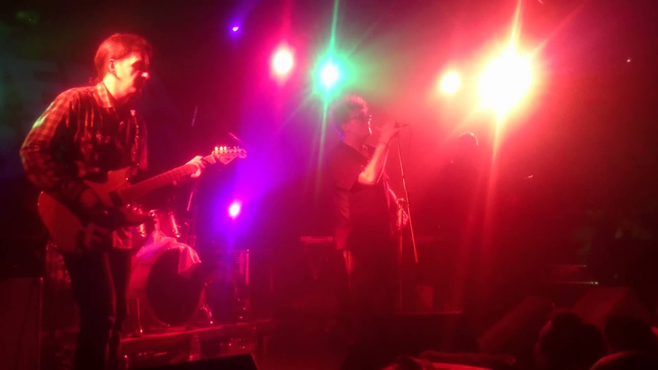 Crvena jabuka - mojca mojca Ljubljana - YouTube