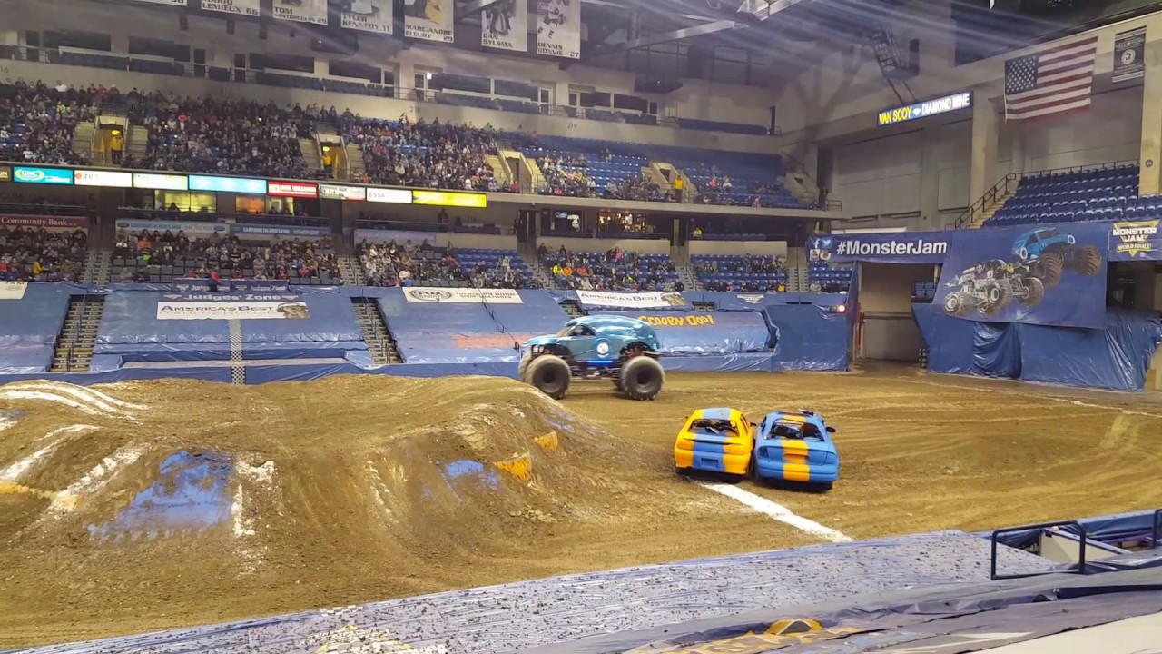 Monster Jam 2017 NEA Police freestyle - YouTube