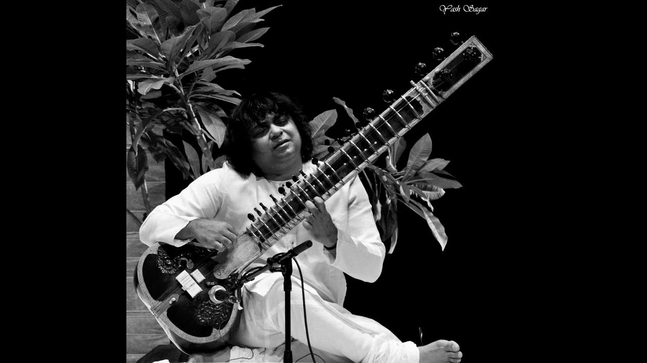 Sitar and Zitar maestro Pt Niladri Kumar at HCL Concerts Kamani ...