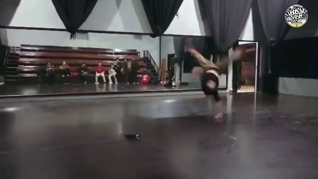 Real 4 One Handed Air Flares (한손 에어 4연타) Bboy C-LIL. // 2020. - YouTube
