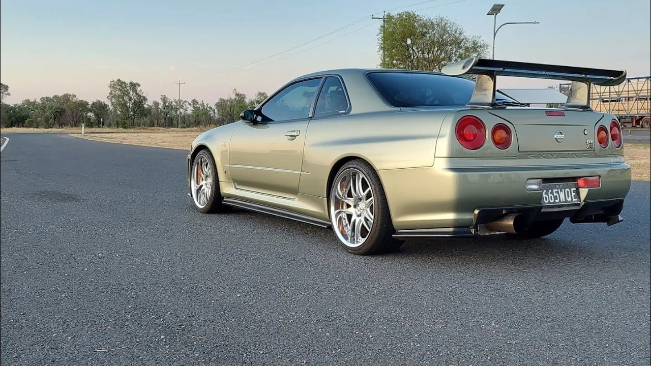 Nissan Skyline gtr r34 vspec2 nur start up and walk around. - YouTube