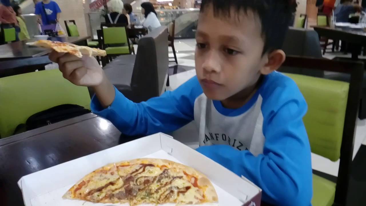 La Pizza Napoli Express and Spaghetti - YouTube