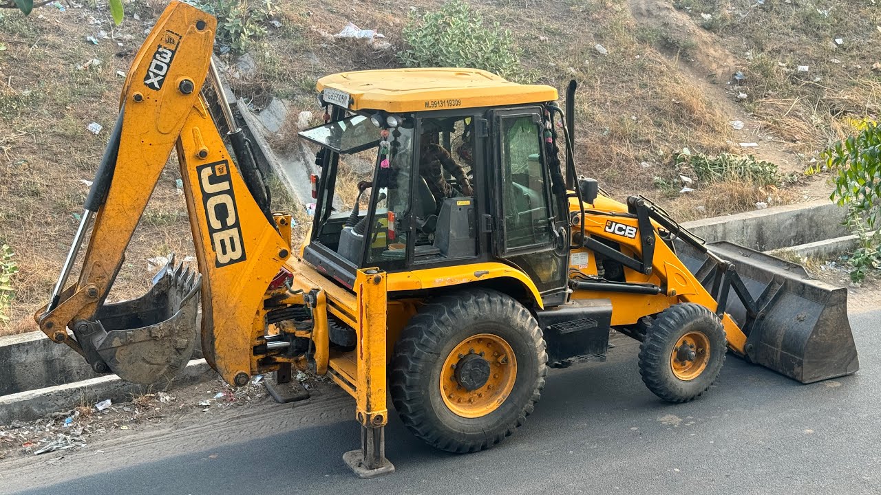 JCB 3DX Breaker Road service video JCB working national indor Highway ...