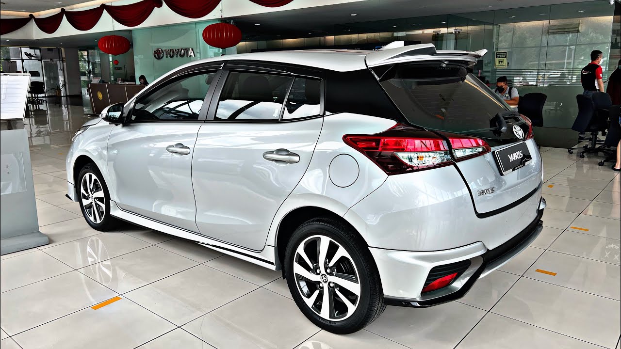 New Toyota Yaris 1.5E (AT) Facelift Spec silver color | interior and ...