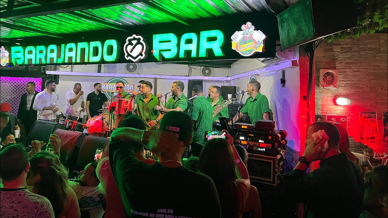 Urbanda en Barajando Bar sube Aguilera a tarima - YouTube