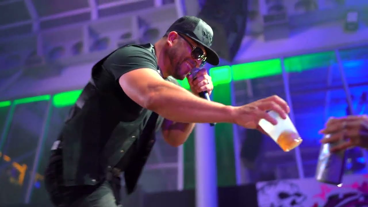 Michael Salgado - El Puro Party Tour Pt1 - YouTube