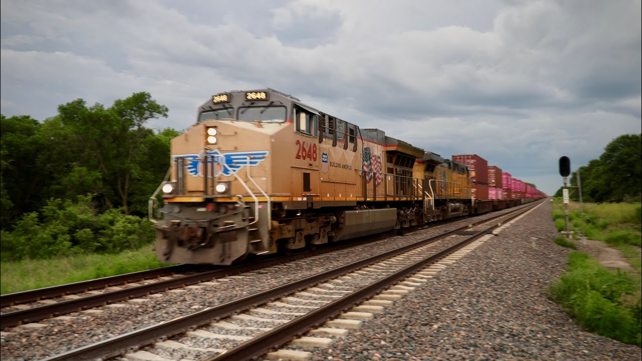 UP ET44AC Leads a Hotshot Z Train East! 7/4/2025 - YouTube
