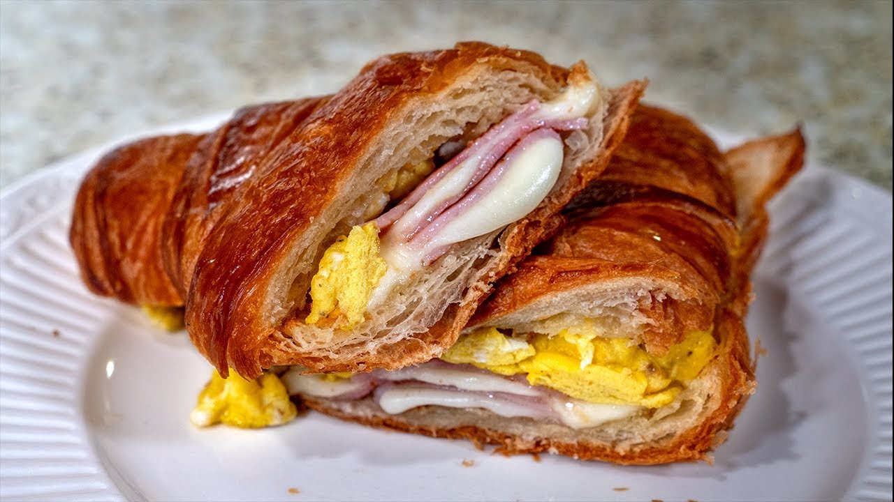 Cuernito Con Huevo, Jamon, y Queso | Recetas De Desayunos Facil - YouTube