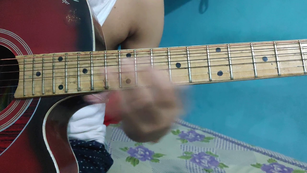 My first guitar lessons - YouTube