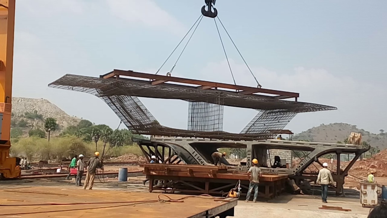 Segmental bridge 4 lane reinforcement cage - YouTube
