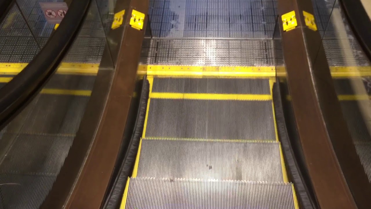 Riding The Escalators in Toronto of 2016 (Plus the elevator in the CN ...