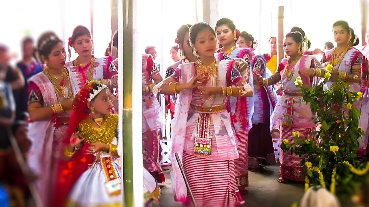 Raas Lila dance by Monipuris - YouTube