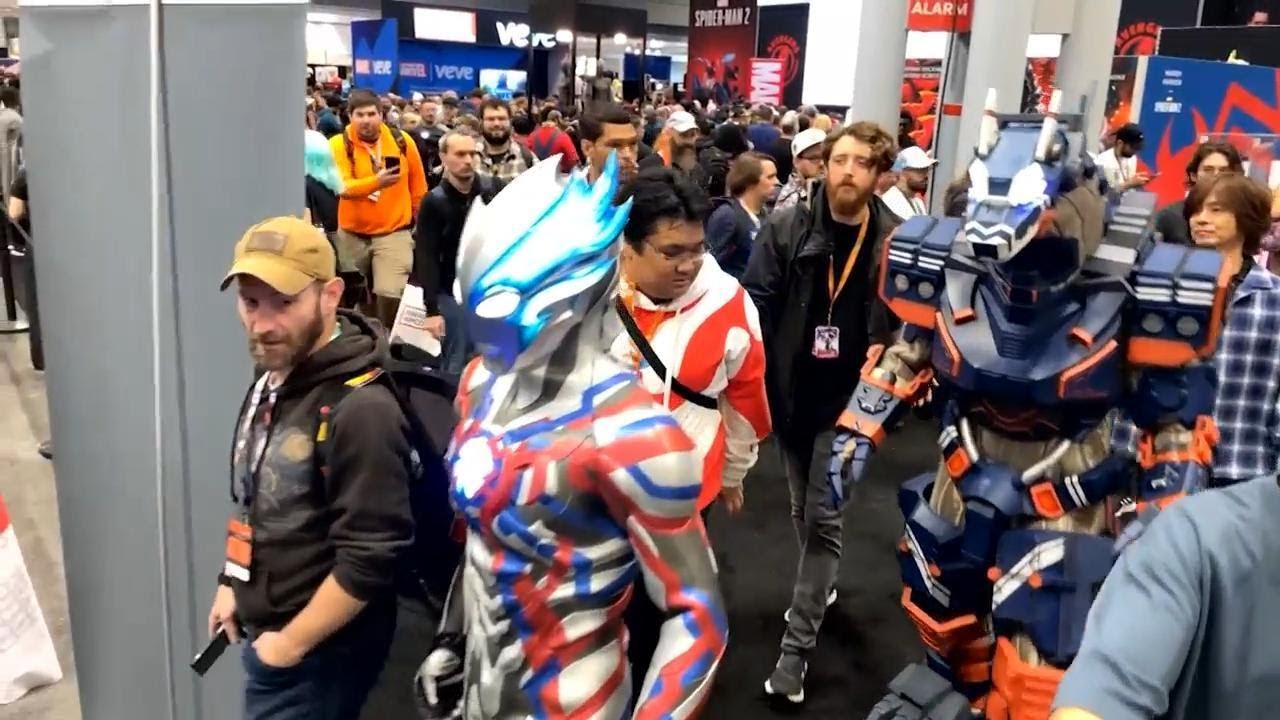 Cosplayers descend on New York for sold-out Comic-Con - YouTube