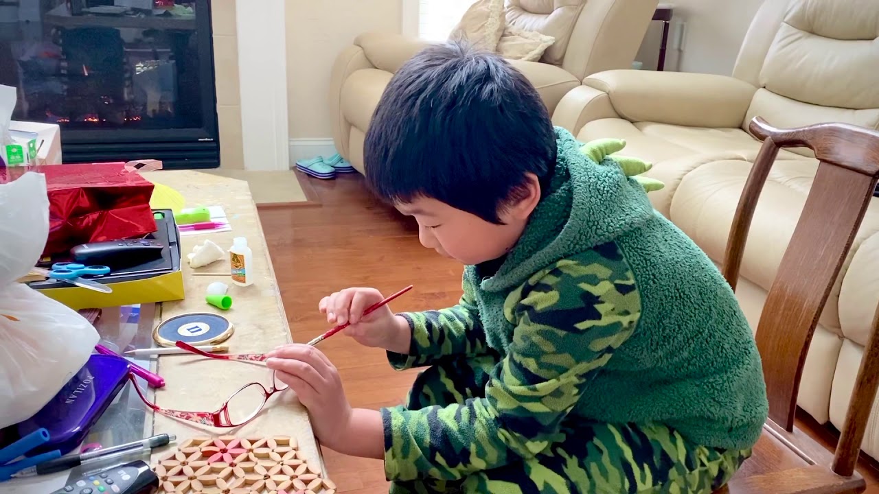 Nathan Ye 给姥姥修眼镜腿 - YouTube