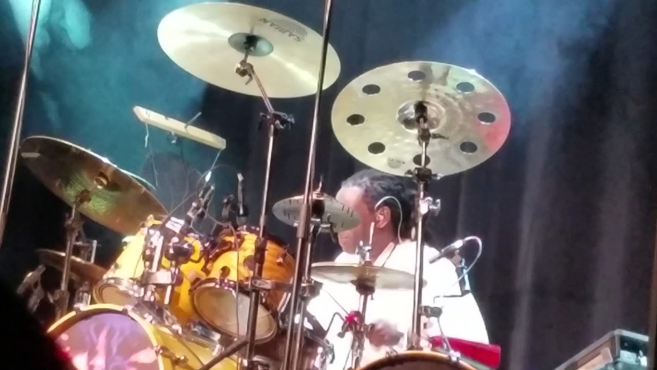 Living Colour's drummer Will Calhoun live awesome drum solo ...
