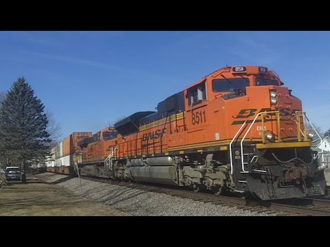 BNSF 8511- SD70ACe-P4 Leads a Stack Train, 2/27/16 - YouTube