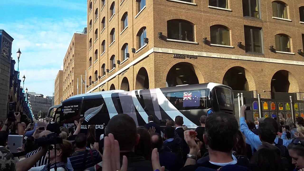 All Blacks bus in London for the Rugby World Cup 2015 - YouTube