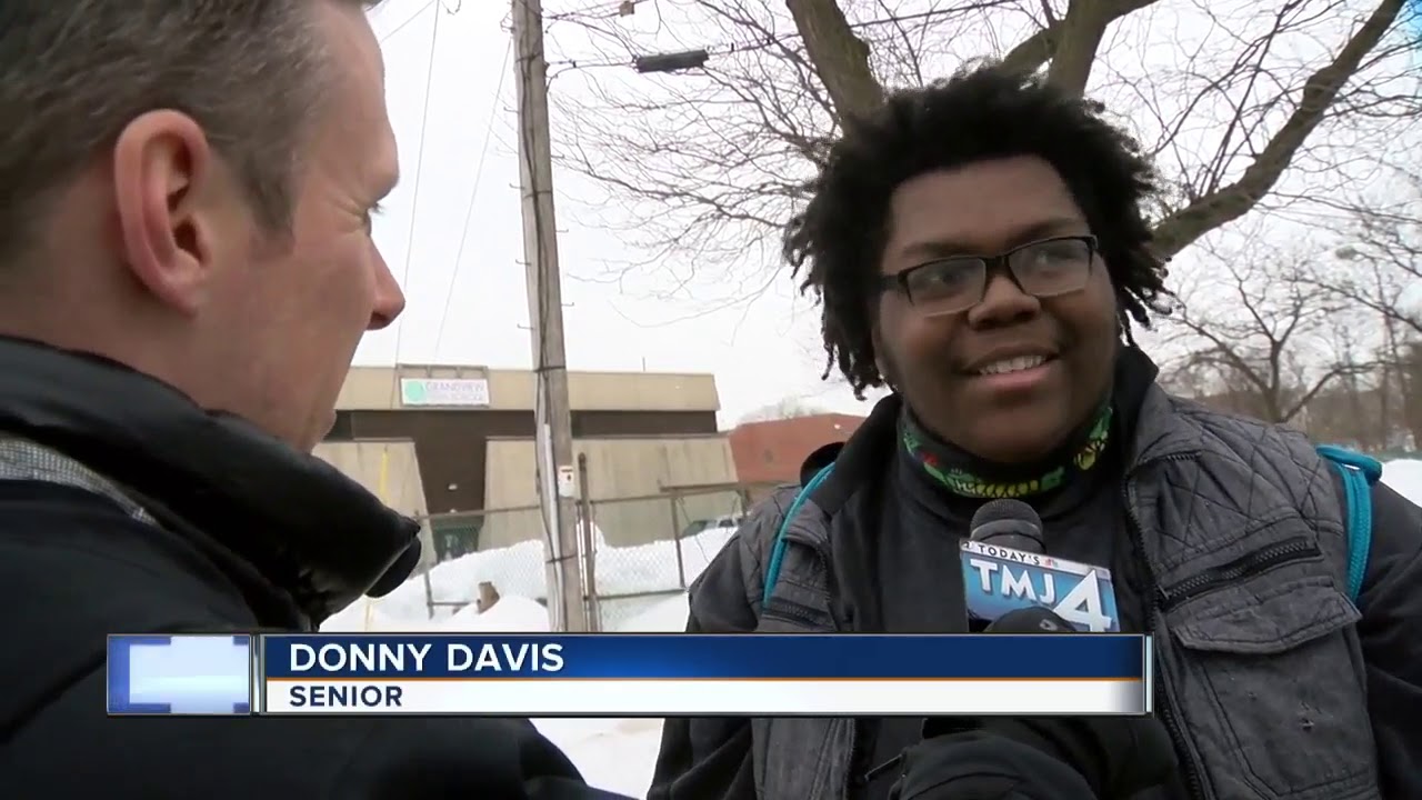 Milwaukee school closed due to water main break - YouTube
