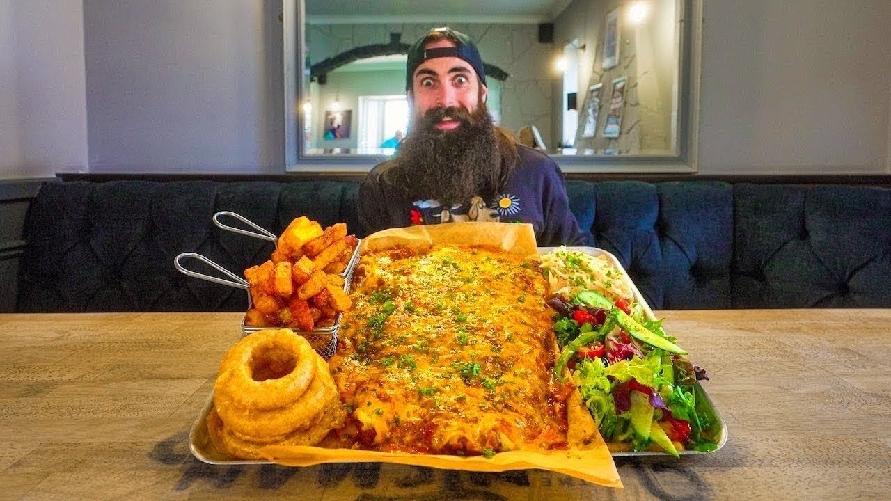 THE GIANT PARMO CHALLENGE THAT'S ONLY EVER BEEN BEATEN ONCE ...