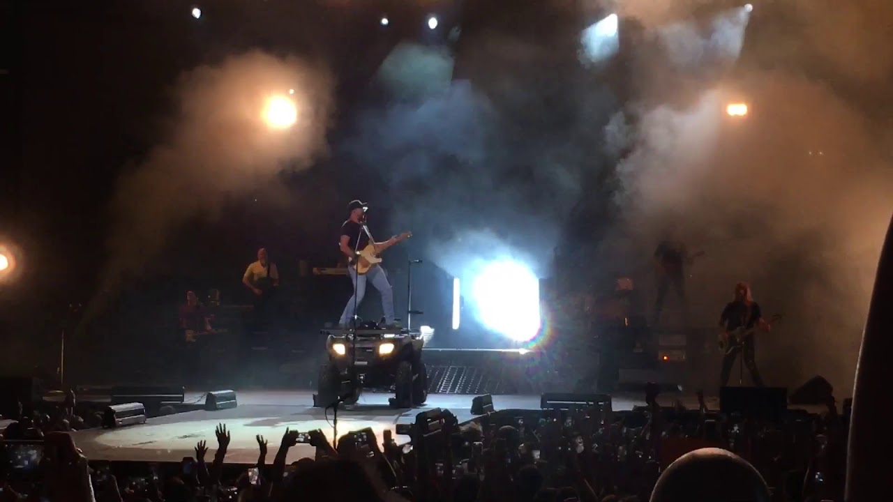 Luke Bryan- What Makes You Country (Sunset Repeat Tour Opening) - YouTube