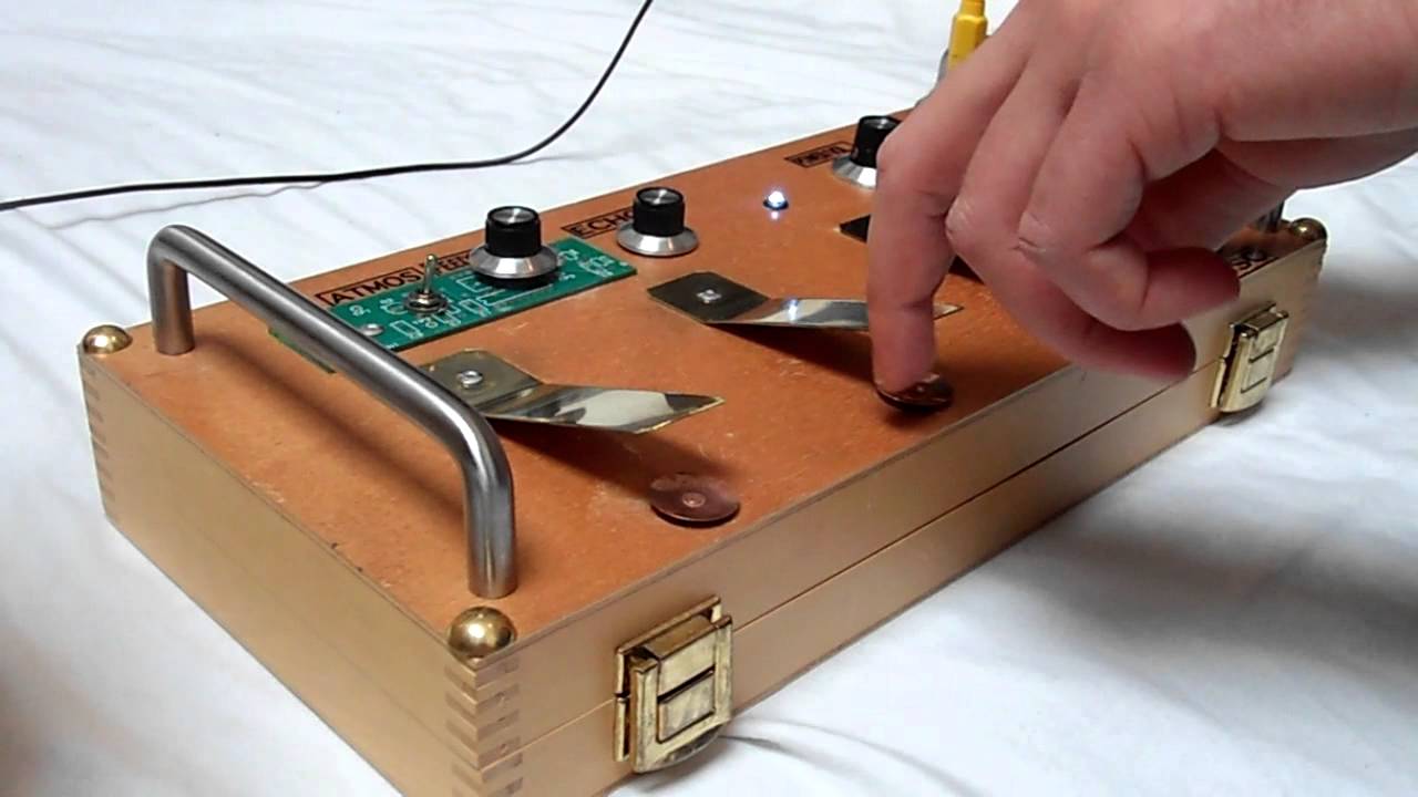 RC CIRCUIT BENT ILLUSION DRONE ECHO SYNTH - YouTube