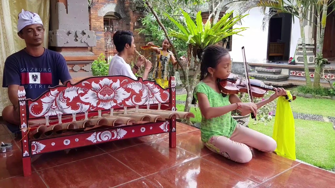 Janger with Balinese rindik, suling and violin - YouTube