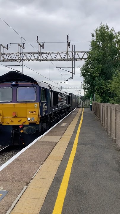 Class 66 ‘66421’ Direct Rail Services DRS ‘Gresty Bridge TMD’ Fast Pass Through Tamworth with ...