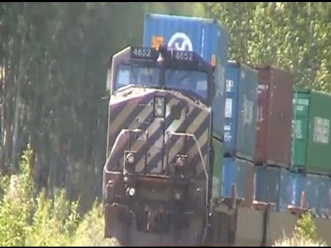CN Train Spotting: RARE!!! | CN 2300 DPU 8838 & DPU BCOL 4652 Leads CN ...