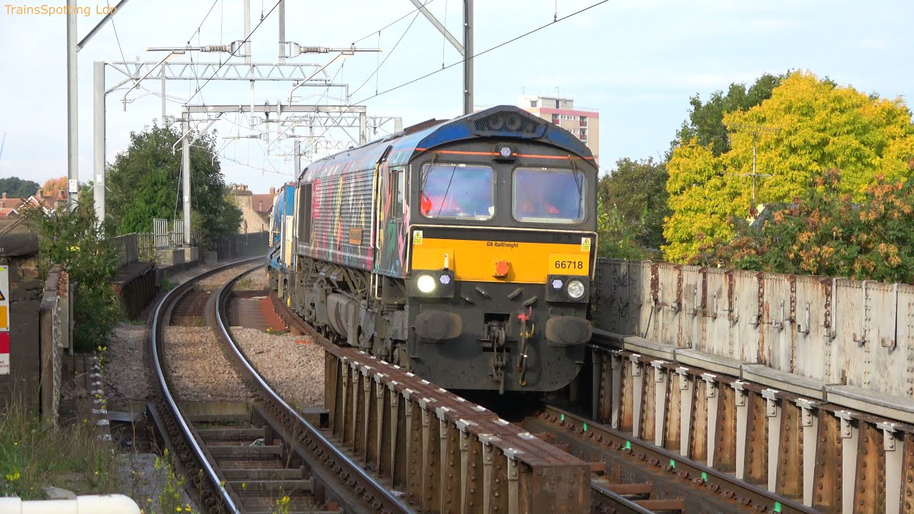 Sir Peter Handy CBE Class 66718+Harry Beck Class 66721 working on 3S70 ...