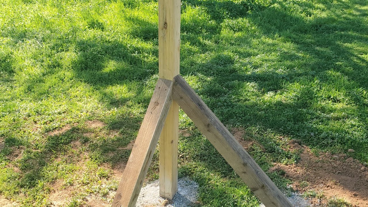 Easy wood post bracing for wire fencing. - YouTube