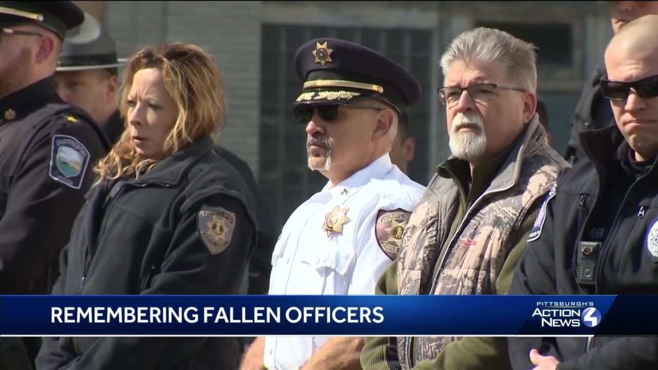 Remembering fallen police officers - YouTube