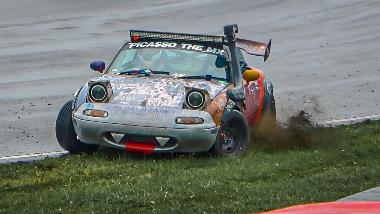 Mazda MX-5 miata Understeers into wall at Castle Combe - Crashes ...