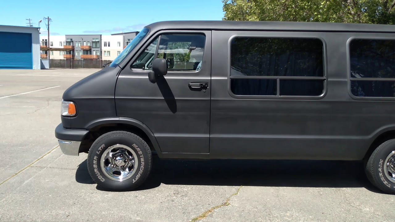 Todd and Deeanna's 96 Dodge Ram Van Burn Out - YouTube