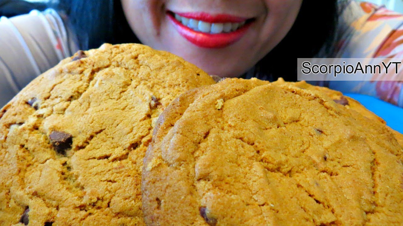 ASMR Eating Big Bag Chocolate Chip Cookies for only $1 local bakery ...