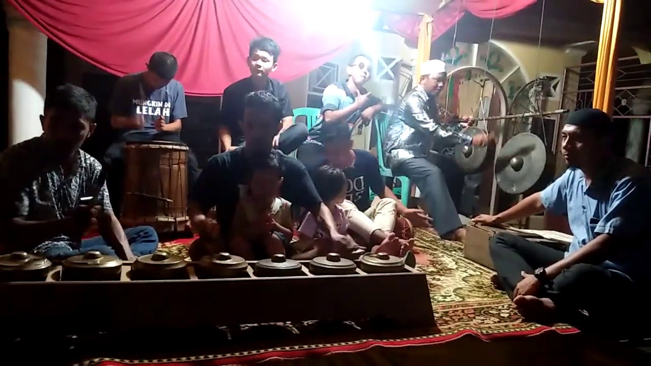 Musik tradisional calempong - YouTube