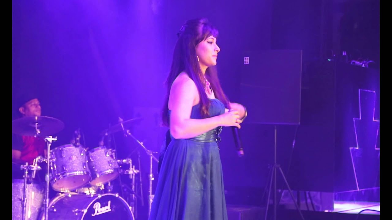 Sumedha Karmahe London Gig (Ali More Angana) - YouTube