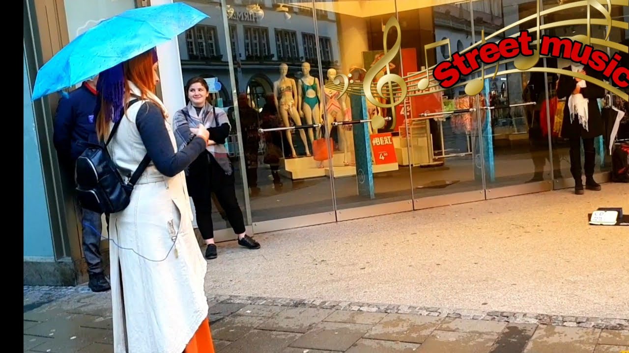 Street music : street opera performance 🎼 - YouTube