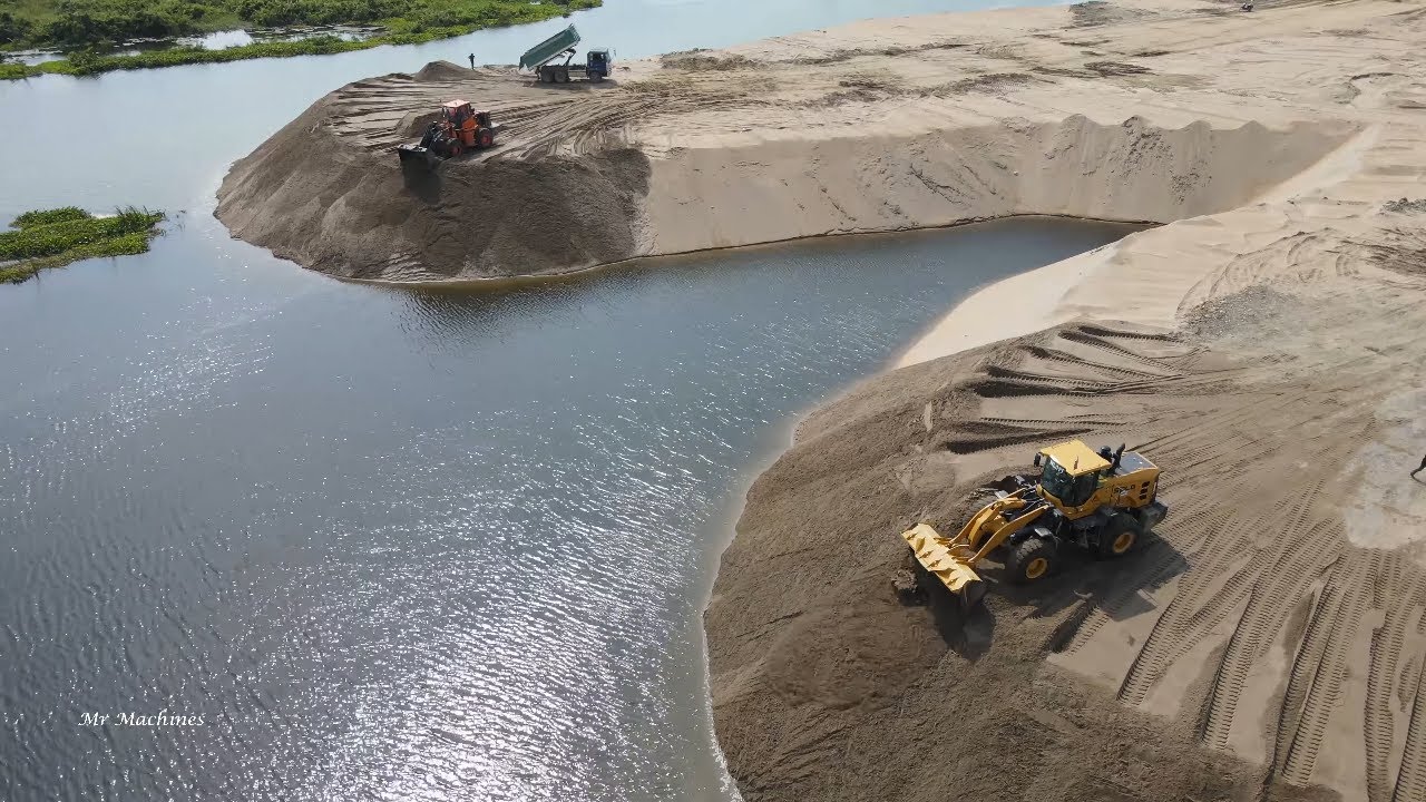 Great machines working million m³ sand filling up Big wheel loader ...