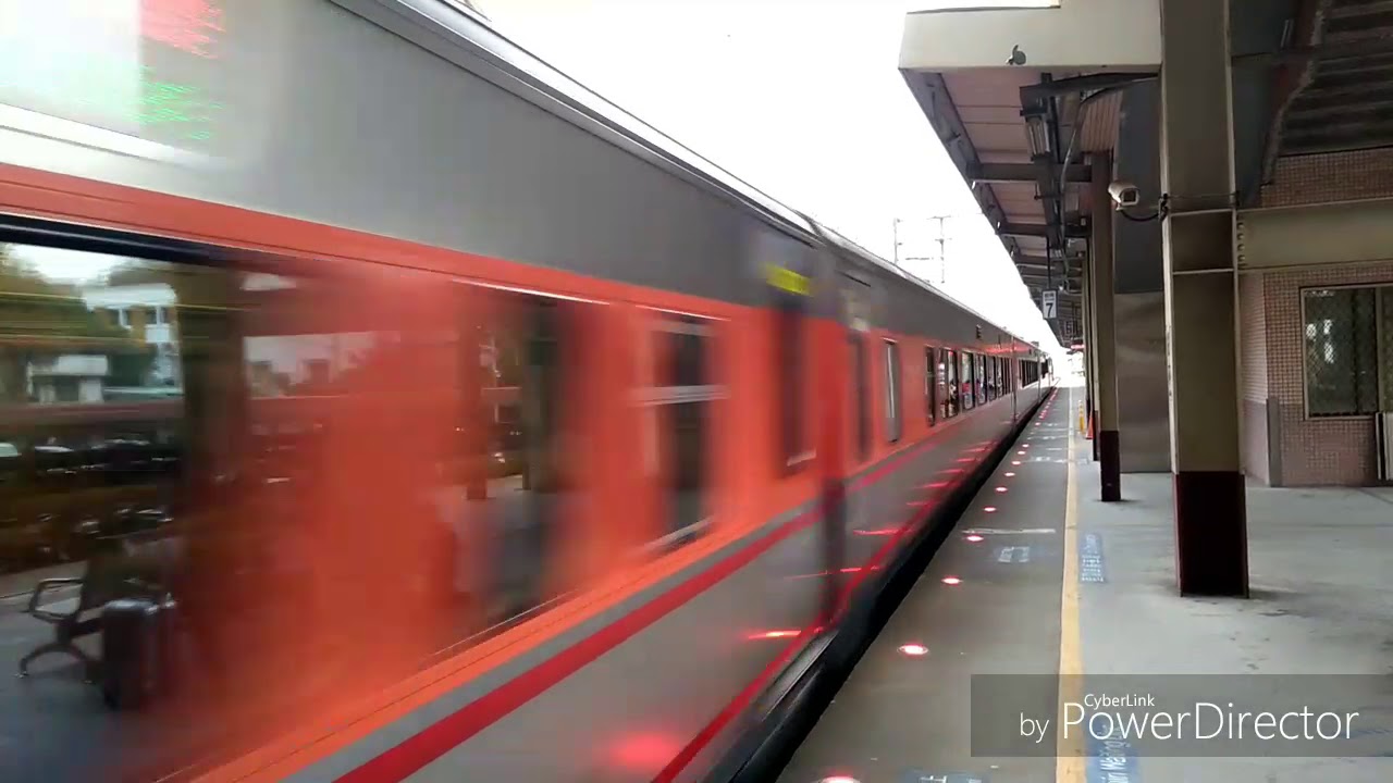 121次自強快速通過樹林火車站E1000 - YouTube