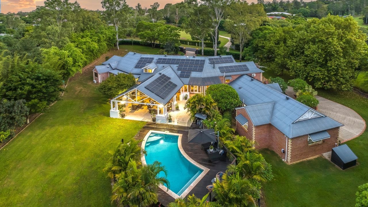 21 Moons Lane, Brookfield - YouTube