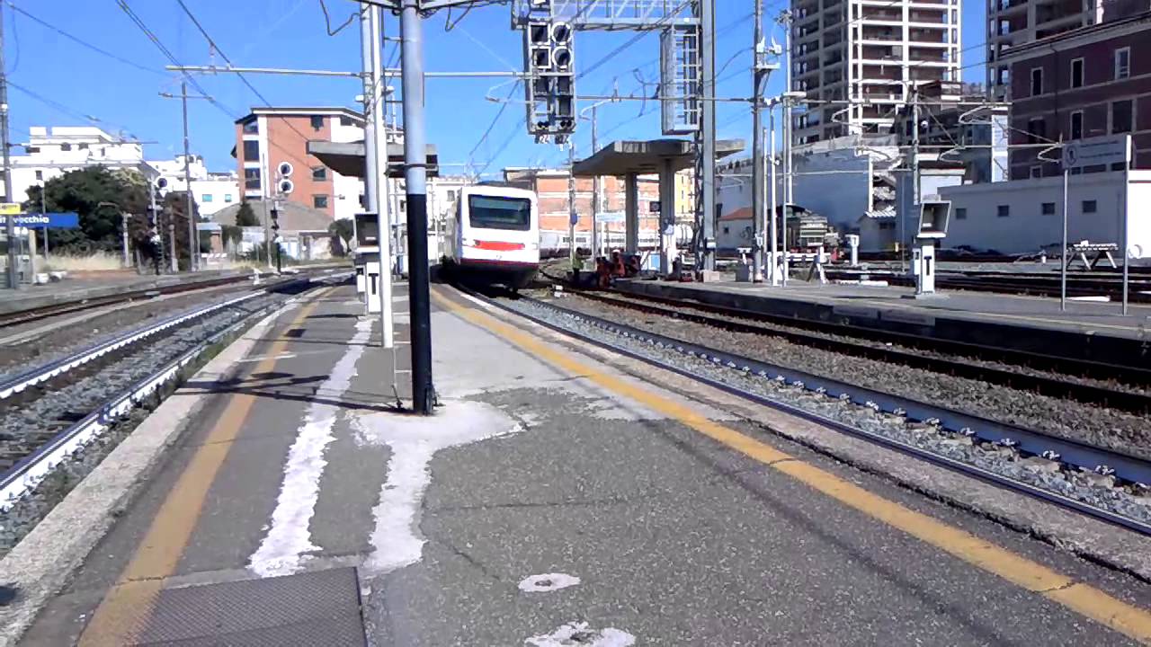 Treno frecciabianca 9761 in transito a Civitavecchia - YouTube