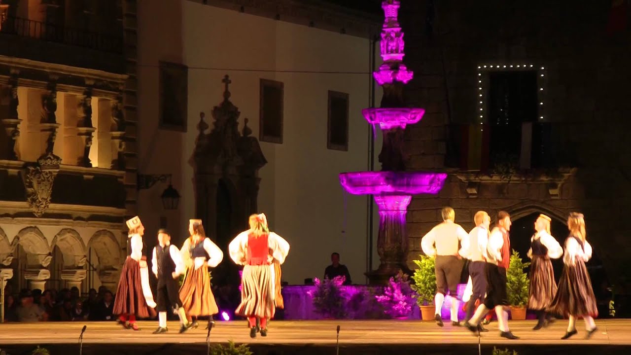 Estonian folk dance: Akuliina—Hüppaja - YouTube