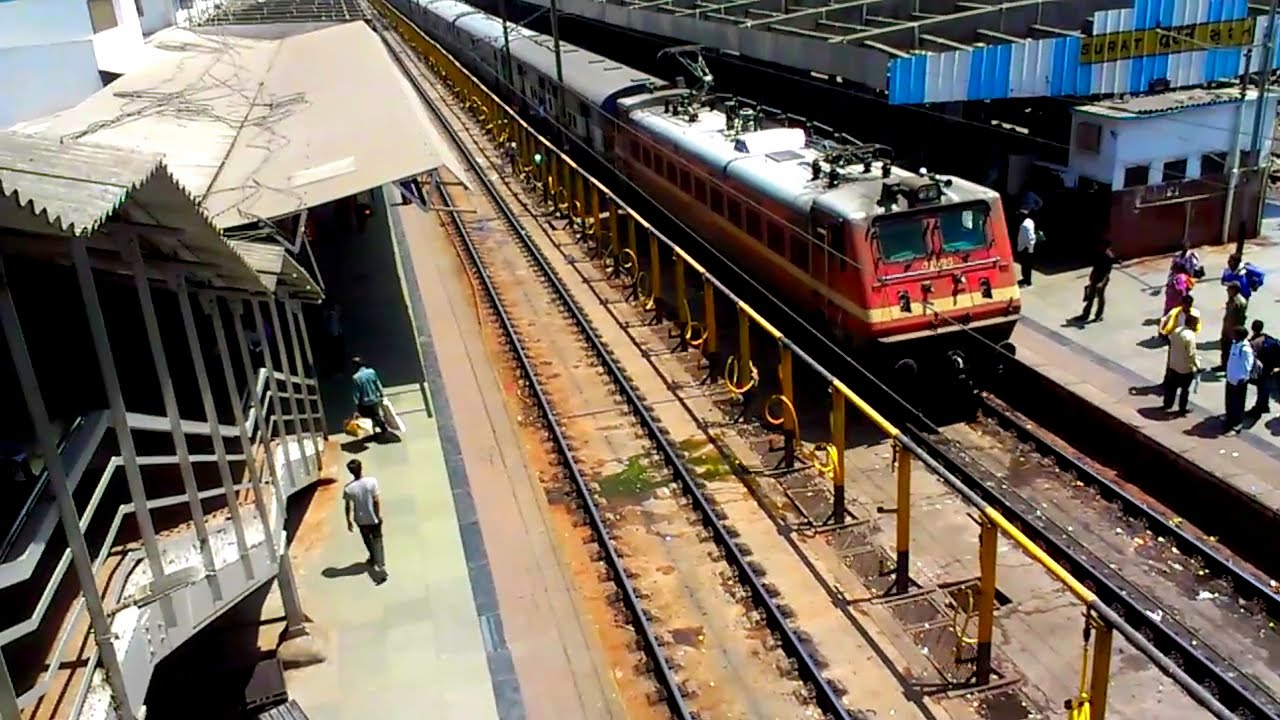 LGD WAP-4 Navjeevan Express Arrives At Surat! - YouTube