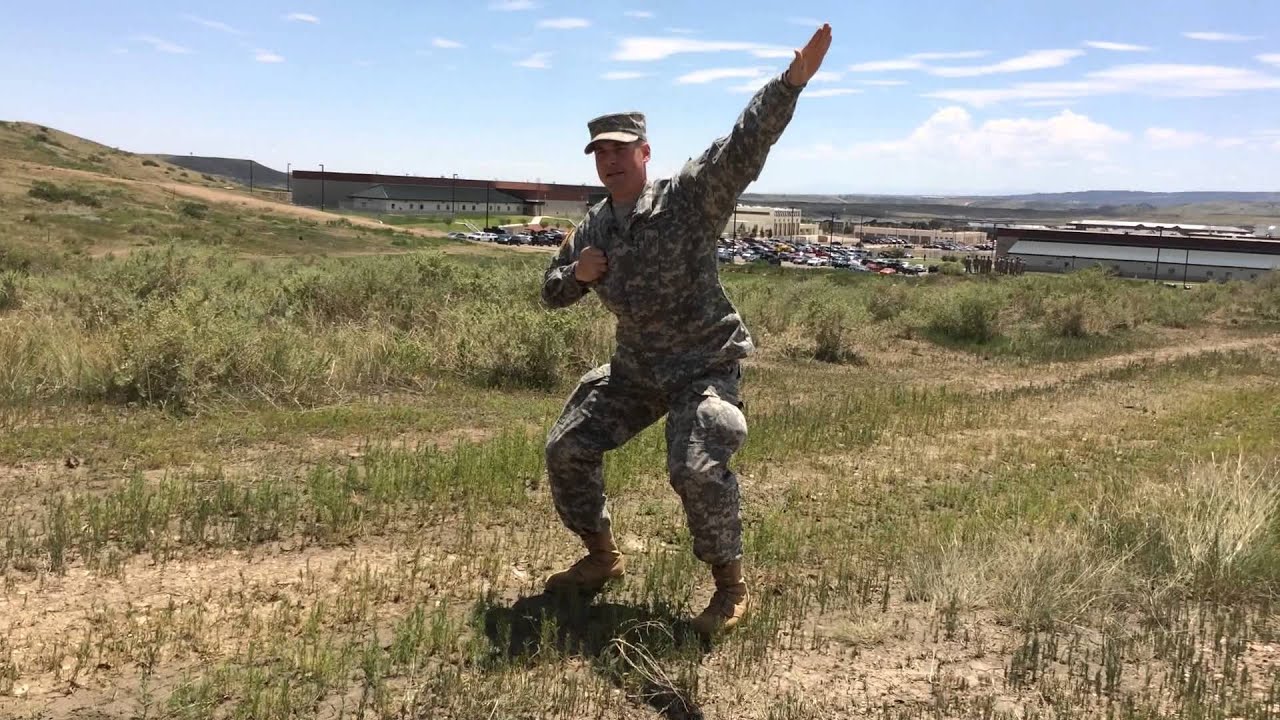 Grenade instruction: Drill private Fuzzy. - YouTube